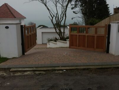 Automated & Electric Gates Kent, Essex & Surrey | Oakleigh Manor