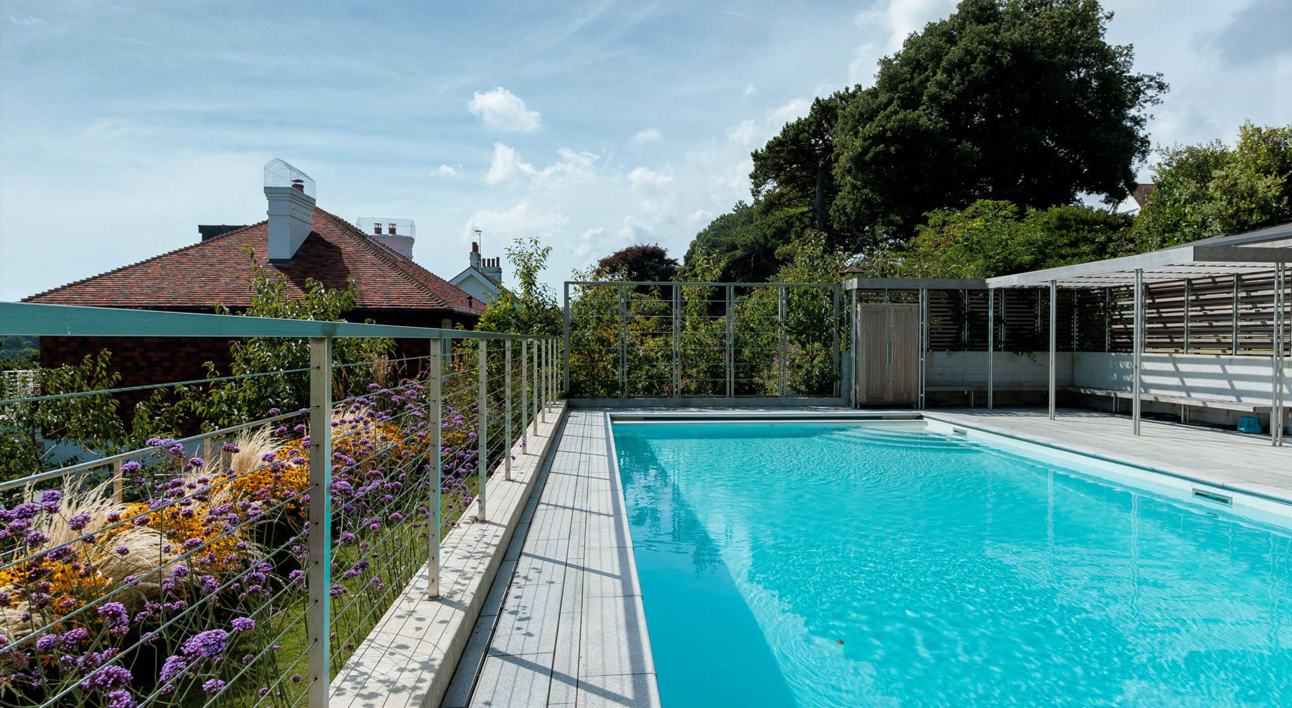 Large Clifftop Family Swimming Pool in East Kent - Oakleigh Manor